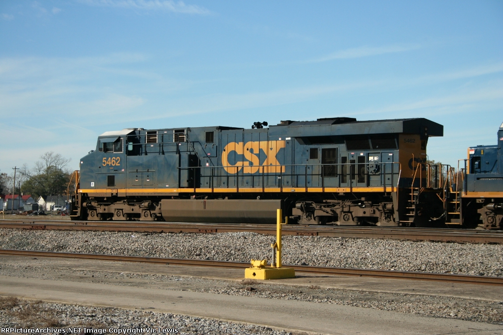 CSX 5462 resting in Florence Yard